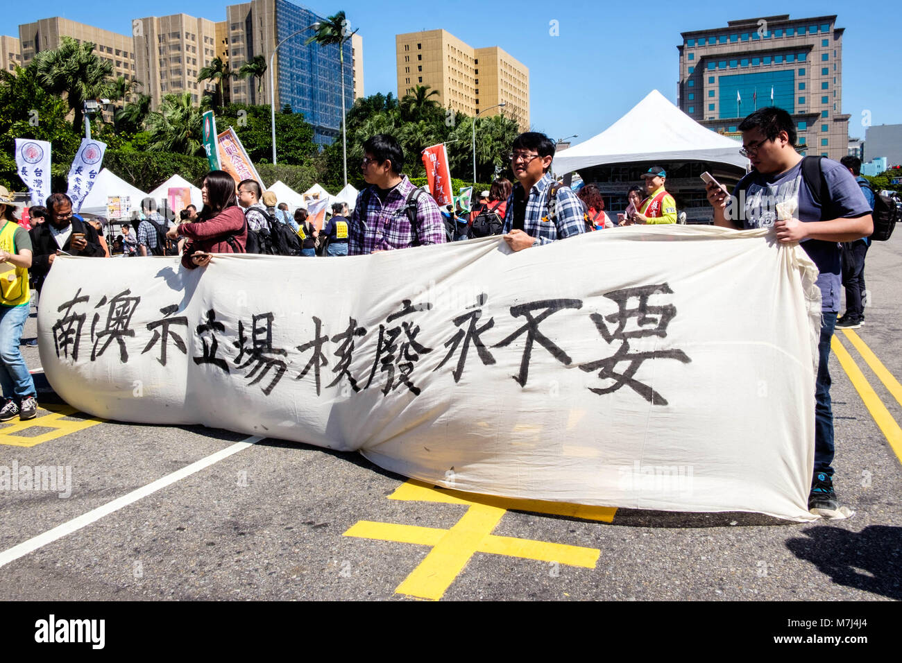 Taipei, Taiwan. 11th Mar, 2018. Anti-Nuclear Activists taking part on ...