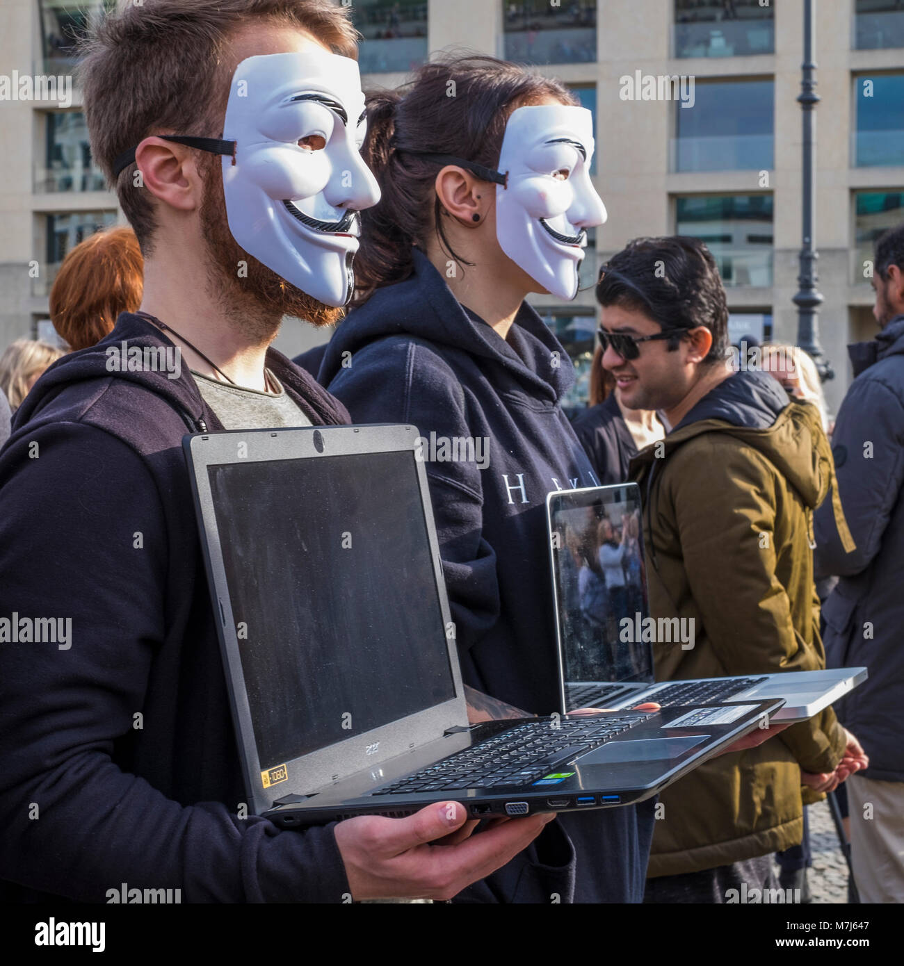 Vegan animal rights organisation hi-res stock photography and images ...