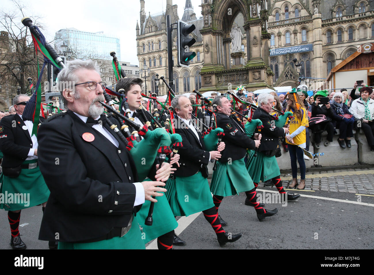 Children in pipe band hi-res stock photography and images - Alamy