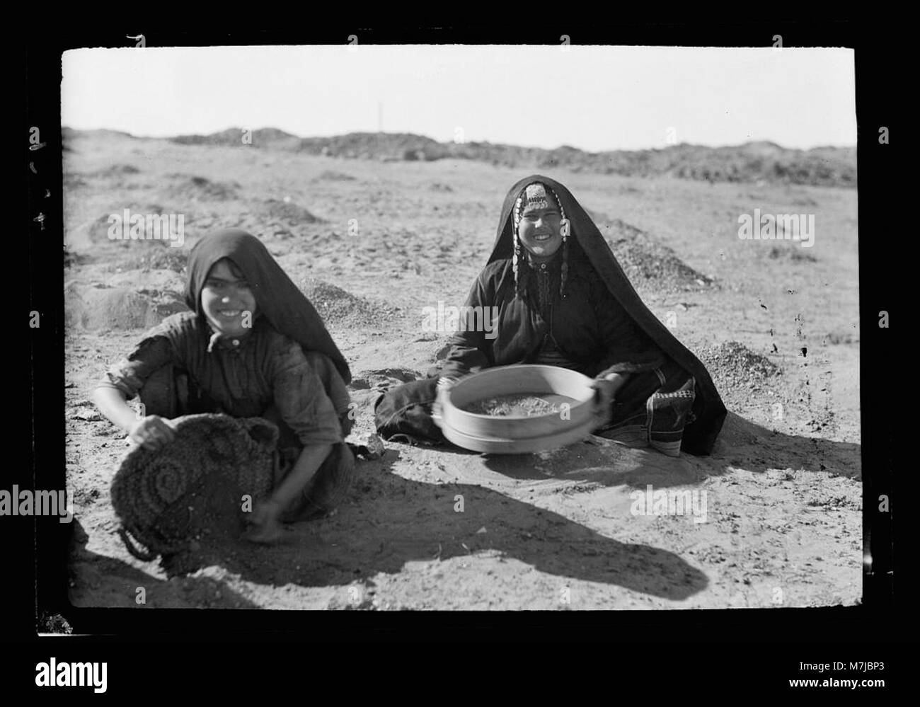 Excavation site at Tell Jemmeh, Gerar, where archaeologists sift ...