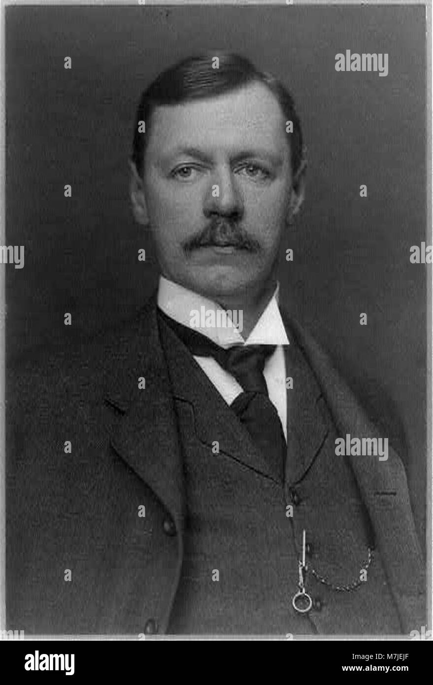 A biography of George Shiras, who lived from 1932 to 1924, documenting ...