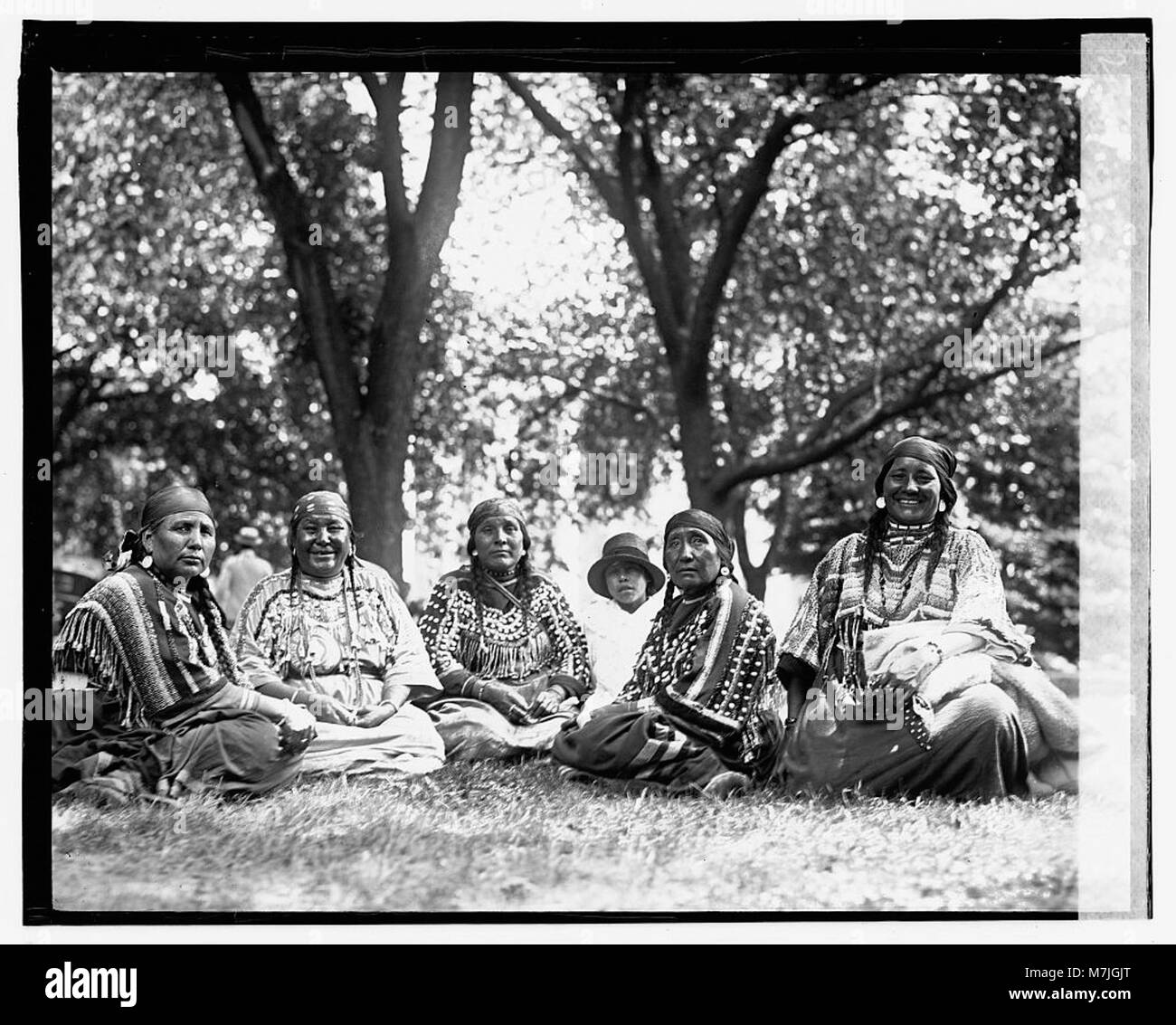 Native american rights white house Black and White Stock Photos ...