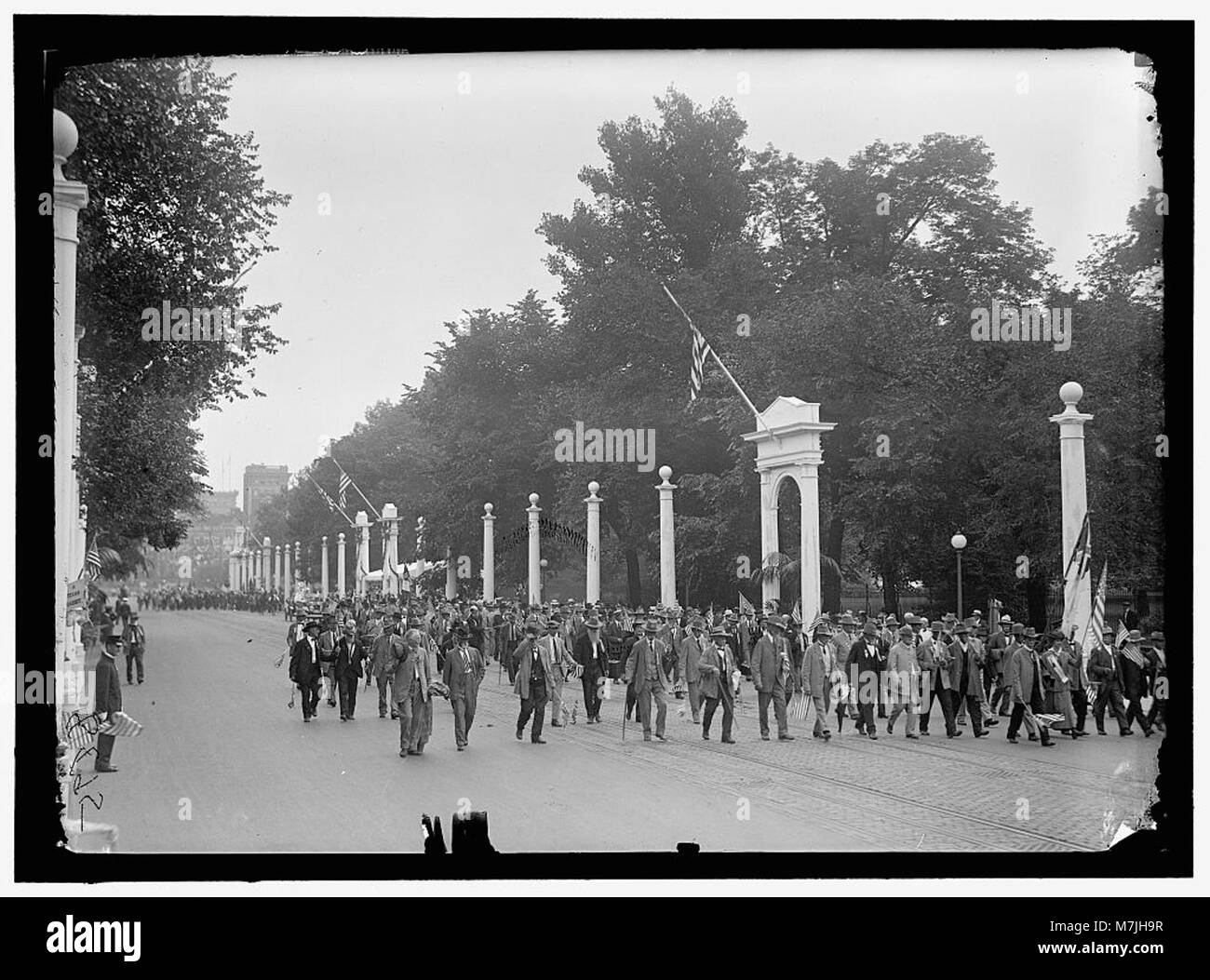 A Confederate reunion parade is captured as it passes through the Court ...