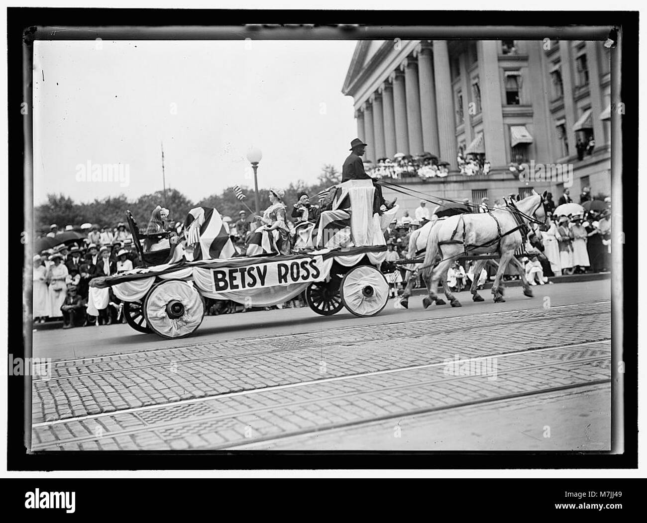Betsy ross flag first hi-res stock photography and images - Alamy