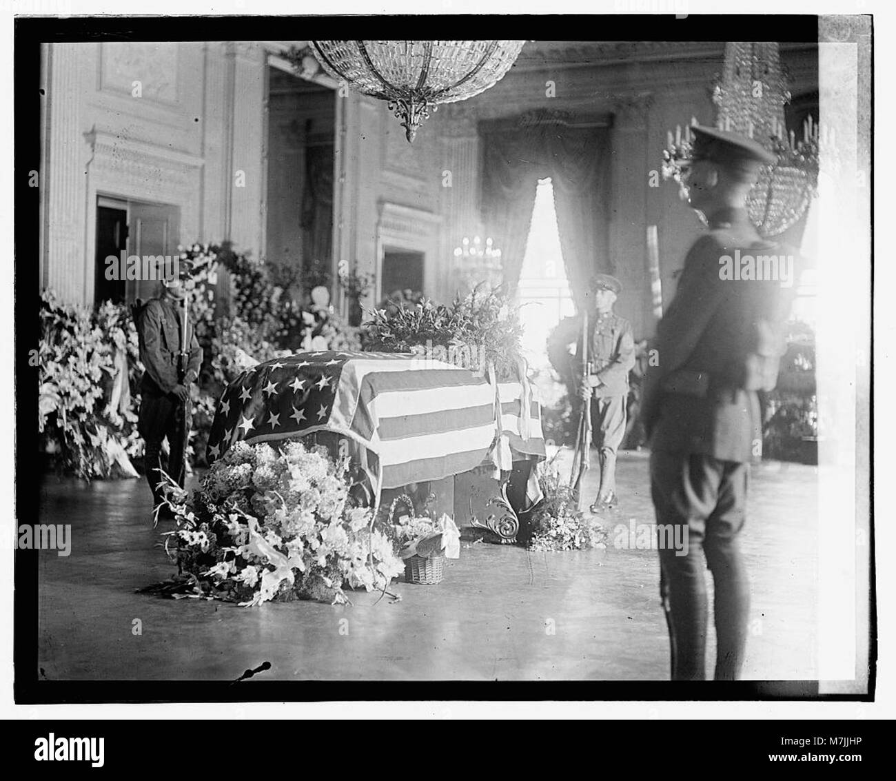 The photograph depicts the funeral of President Warren G. Harding. This ...