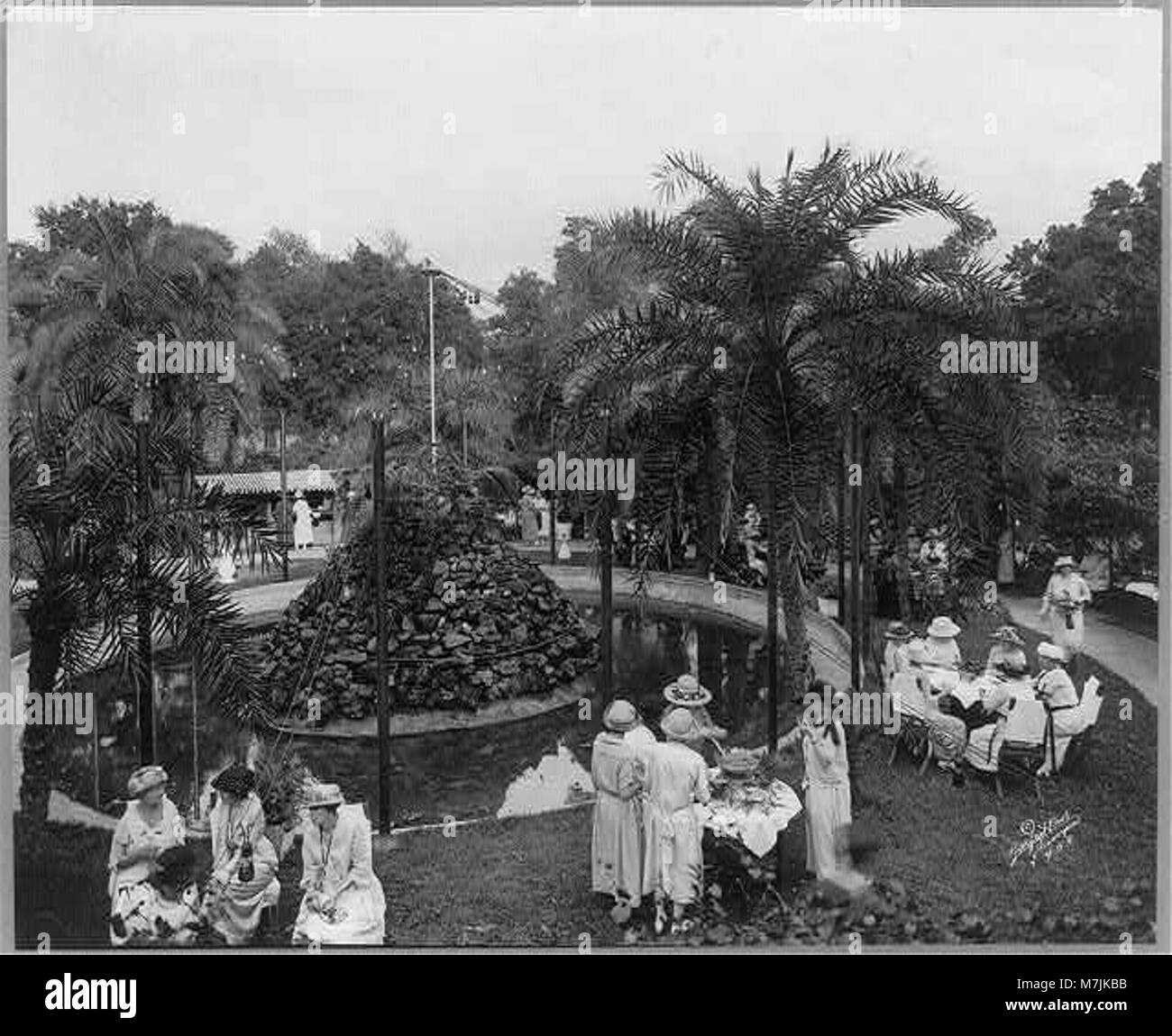 Florida garden Black and White Stock Photos & Images - Alamy