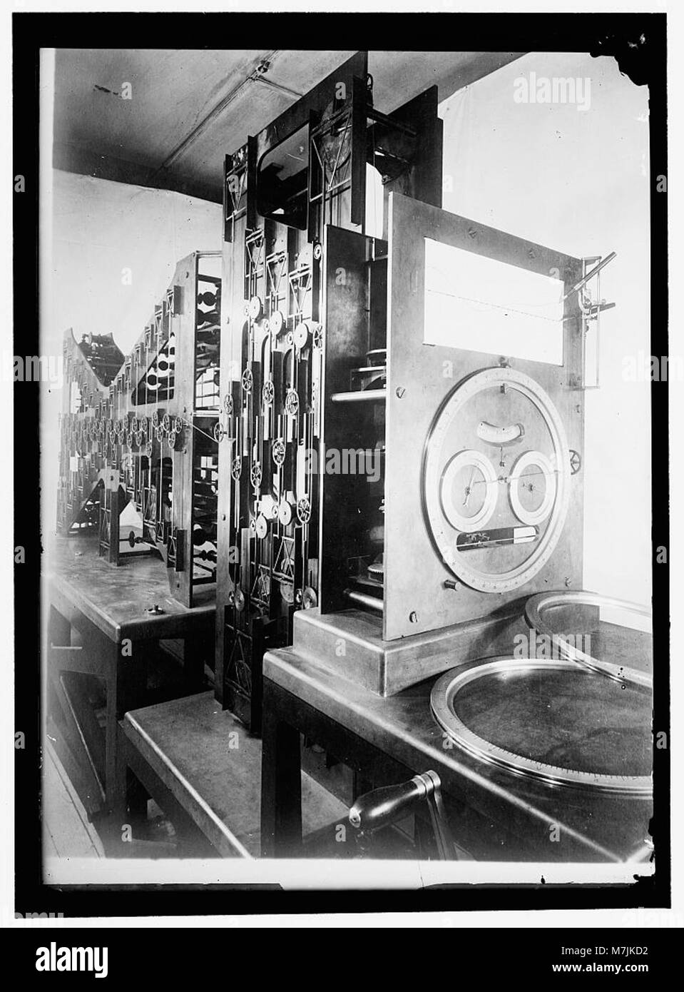 Tide predicting machine hi-res stock photography and images - Alamy