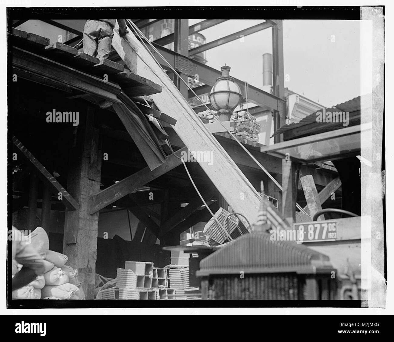 Iron beam Black and White Stock Photos & Images - Alamy