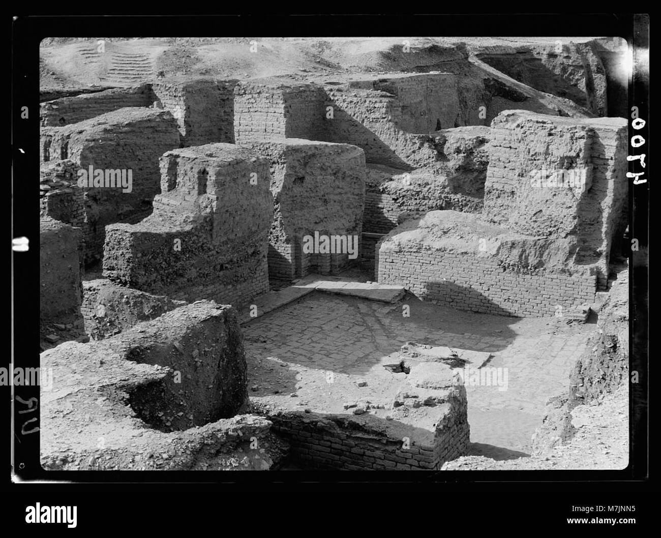 Sumerian houses hi-res stock photography and images - Alamy