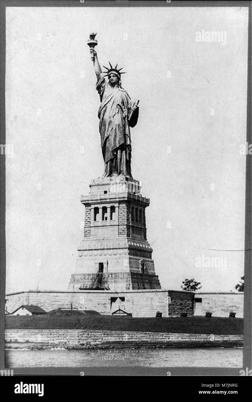 Statue of liberty 1886 hi-res stock photography and images - Alamy