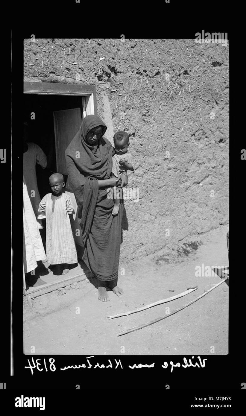 Sudan. Khartoum. Near Shambat. Native woman with her children LOC matpc ...