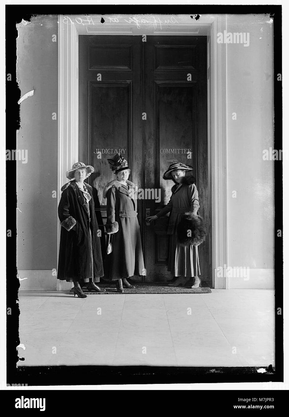 American suffragists vote hi-res stock photography and images - Alamy
