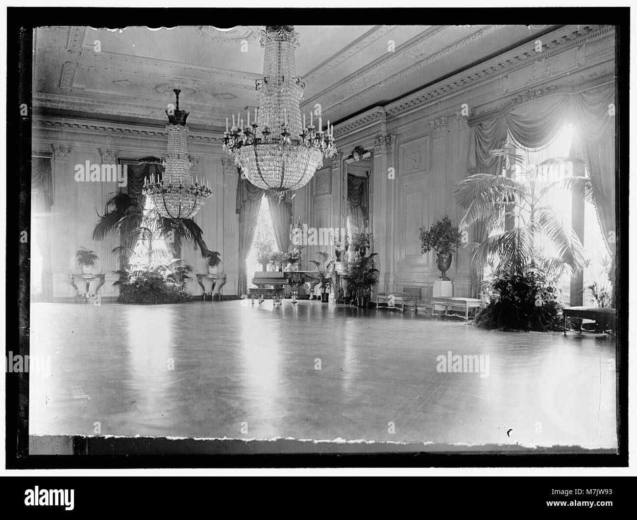 A photograph of the White House, the official residence and workplace ...