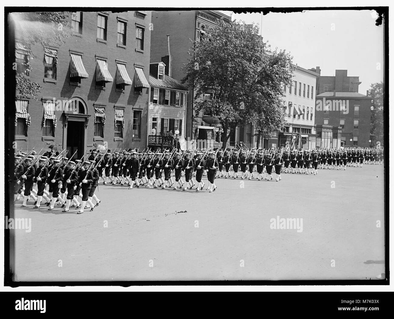 Commodore barry statue hi-res stock photography and images - Alamy
