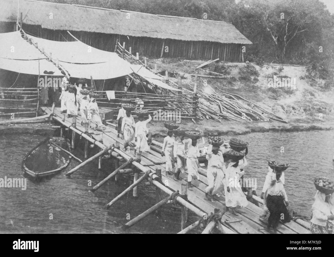 A historical photograph taken around 1885, showing women in Paraguay ...