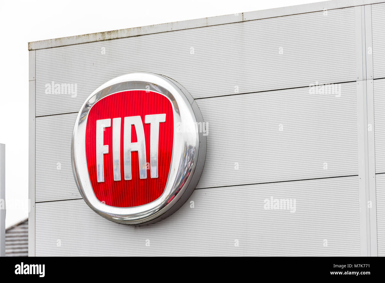 Fiat logo blue hi-res stock photography and images - Alamy