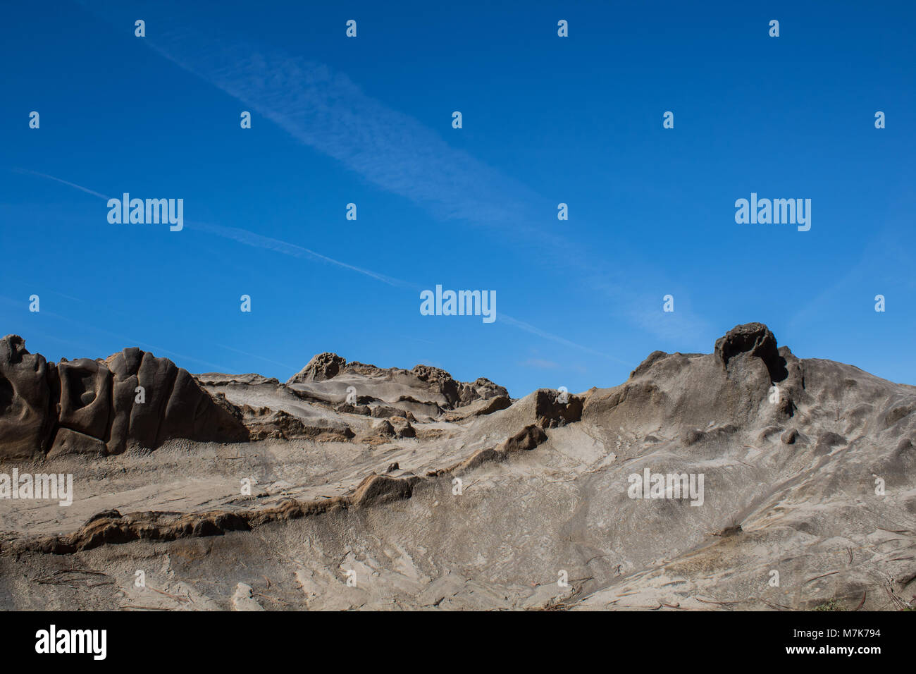 cliff in Newport Beach with blue sky Stock Photo - Alamy