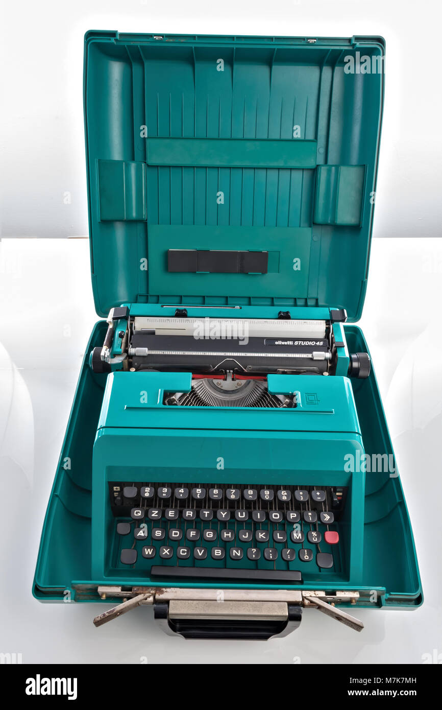 Olivetti Studio 45 typewriter white background 13 Stock Photo - Alamy