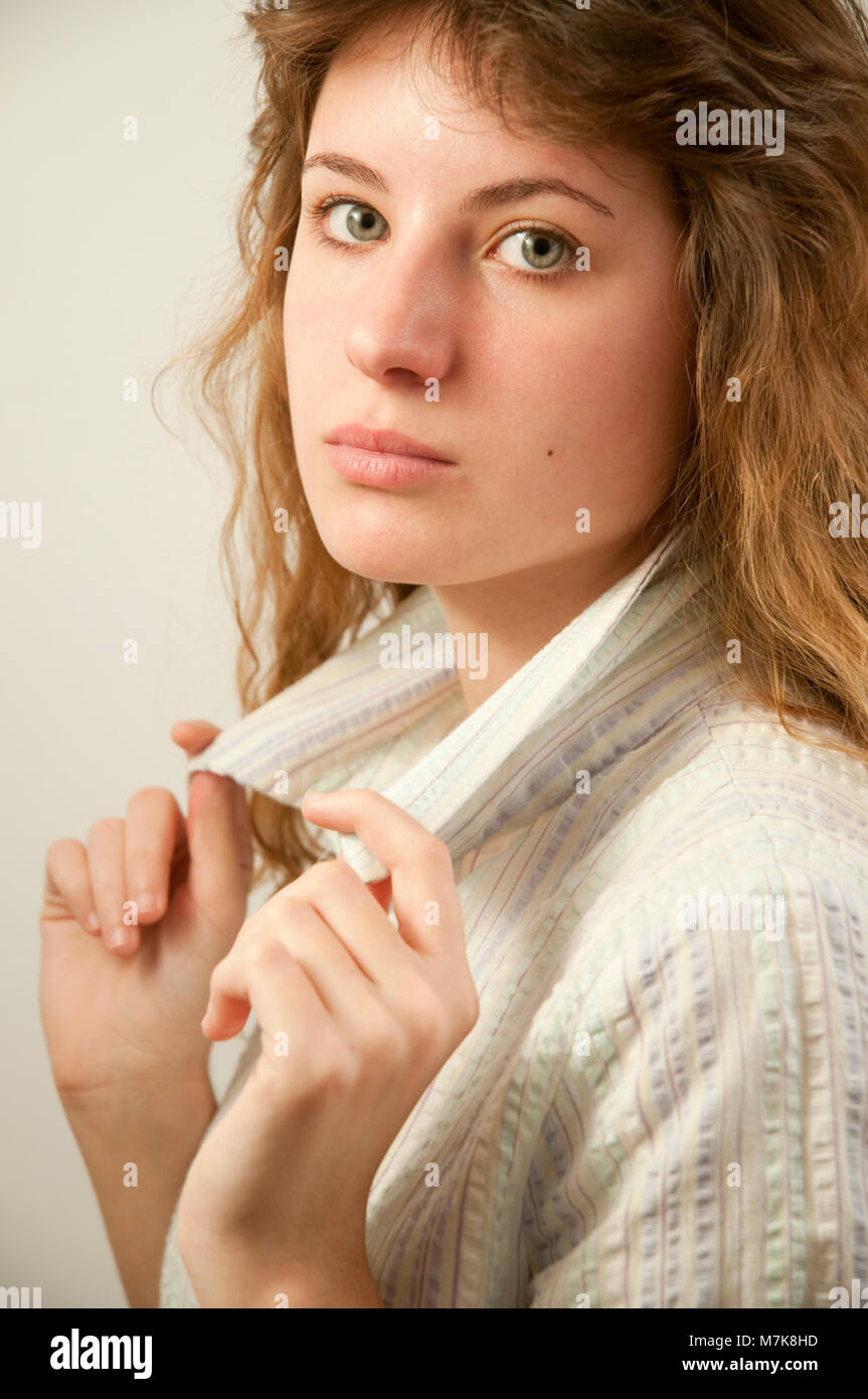 Posando vertical hi-res stock photography and images - Alamy