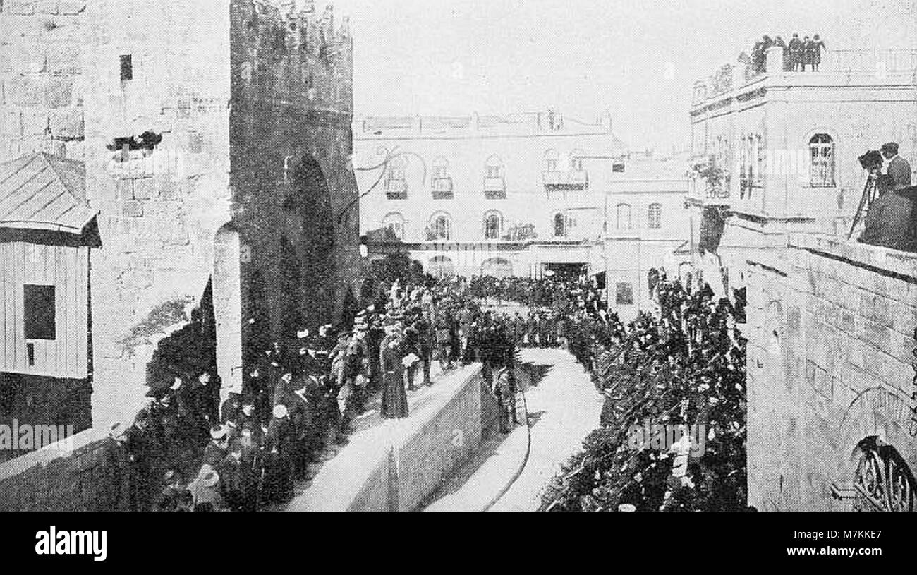 A world in perplexity (1918) (14780310121 Stock Photo - Alamy