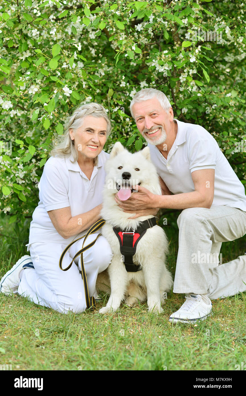 Happy couple hugging dog Stock Photo - Alamy