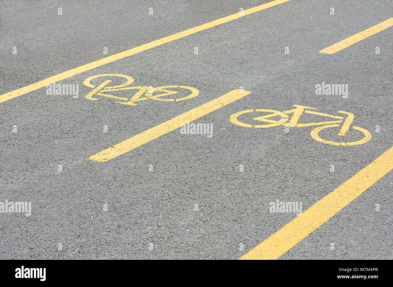Bicycle lane signage on street Stock Photo - Alamy