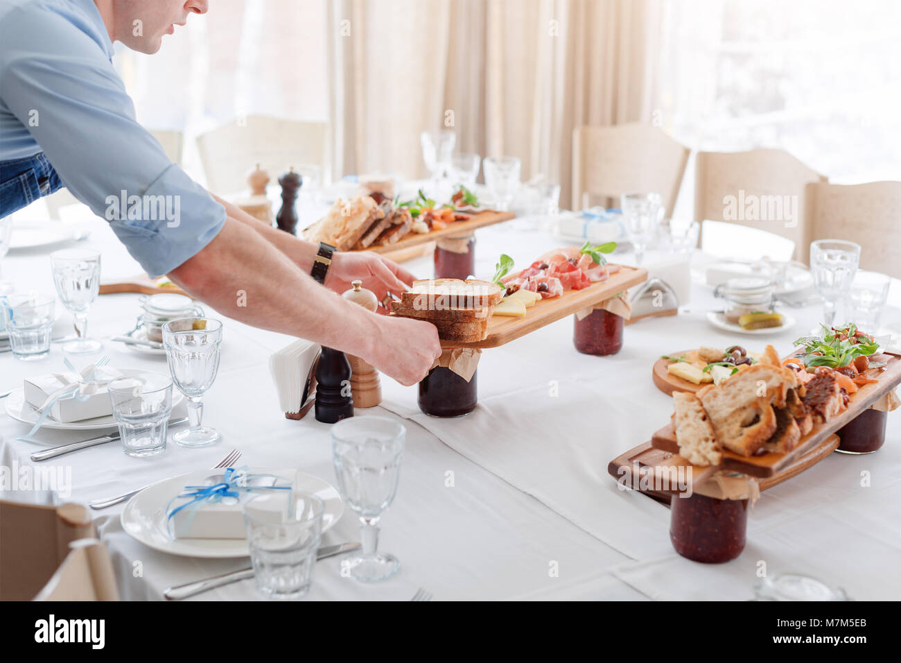 Servingcasserole hi-res stock photography and images - Alamy