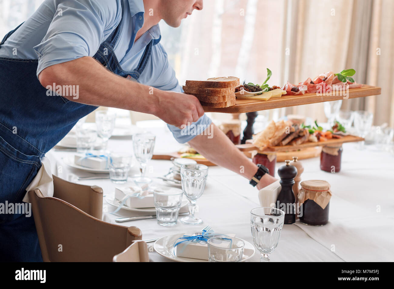 Servingcasserole hi-res stock photography and images - Alamy