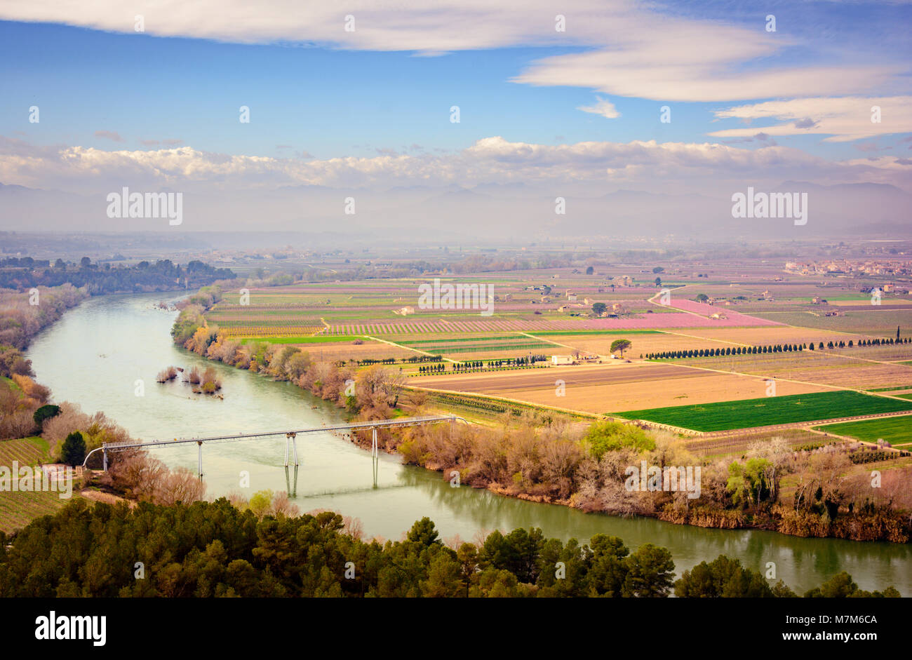 ebro-river-spain-passing-near-mora-la-nova-and-mora-d-ebre-stock