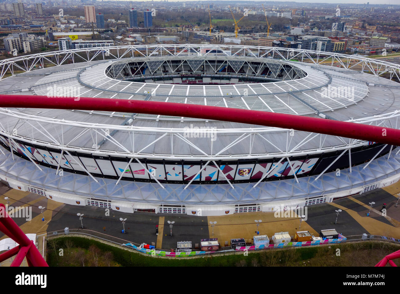 Queen elizabeth olympic park birds eye hi-res stock photography and ...