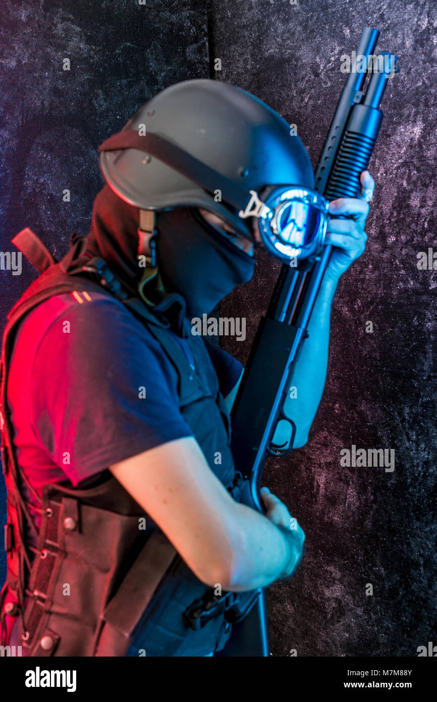 Guard, man armed with shotgun and bulletproof vest Stock Photo - Alamy