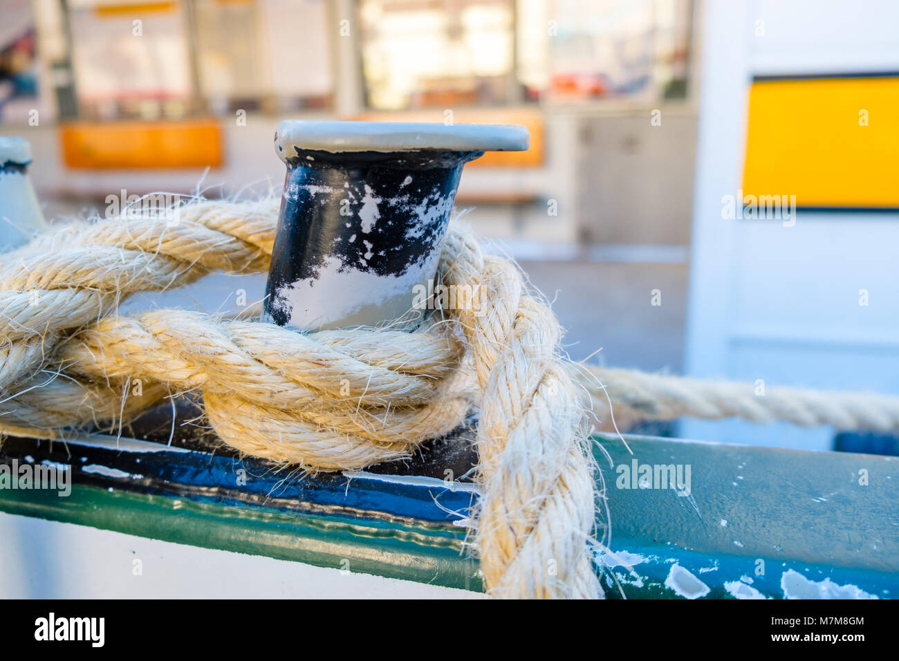 Mooring bollard with ship ropes in Venice Stock Photo - Alamy