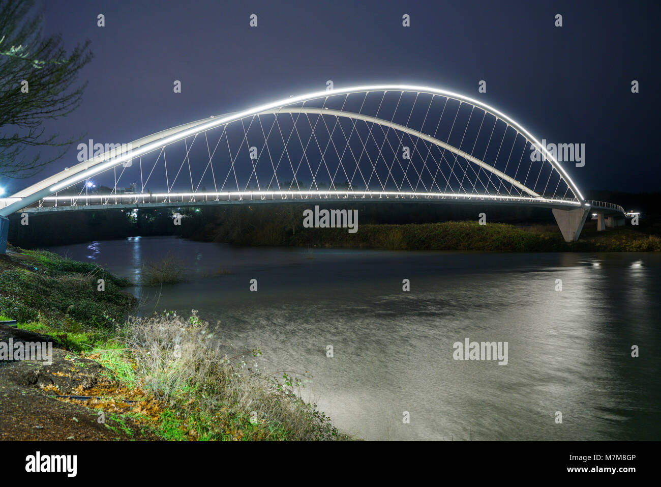 Pedestrian walkway over river hi-res stock photography and images - Alamy