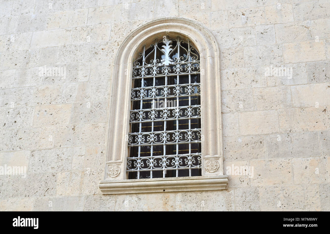 Window decorated with grid of a medieval building Stock Photo - Alamy