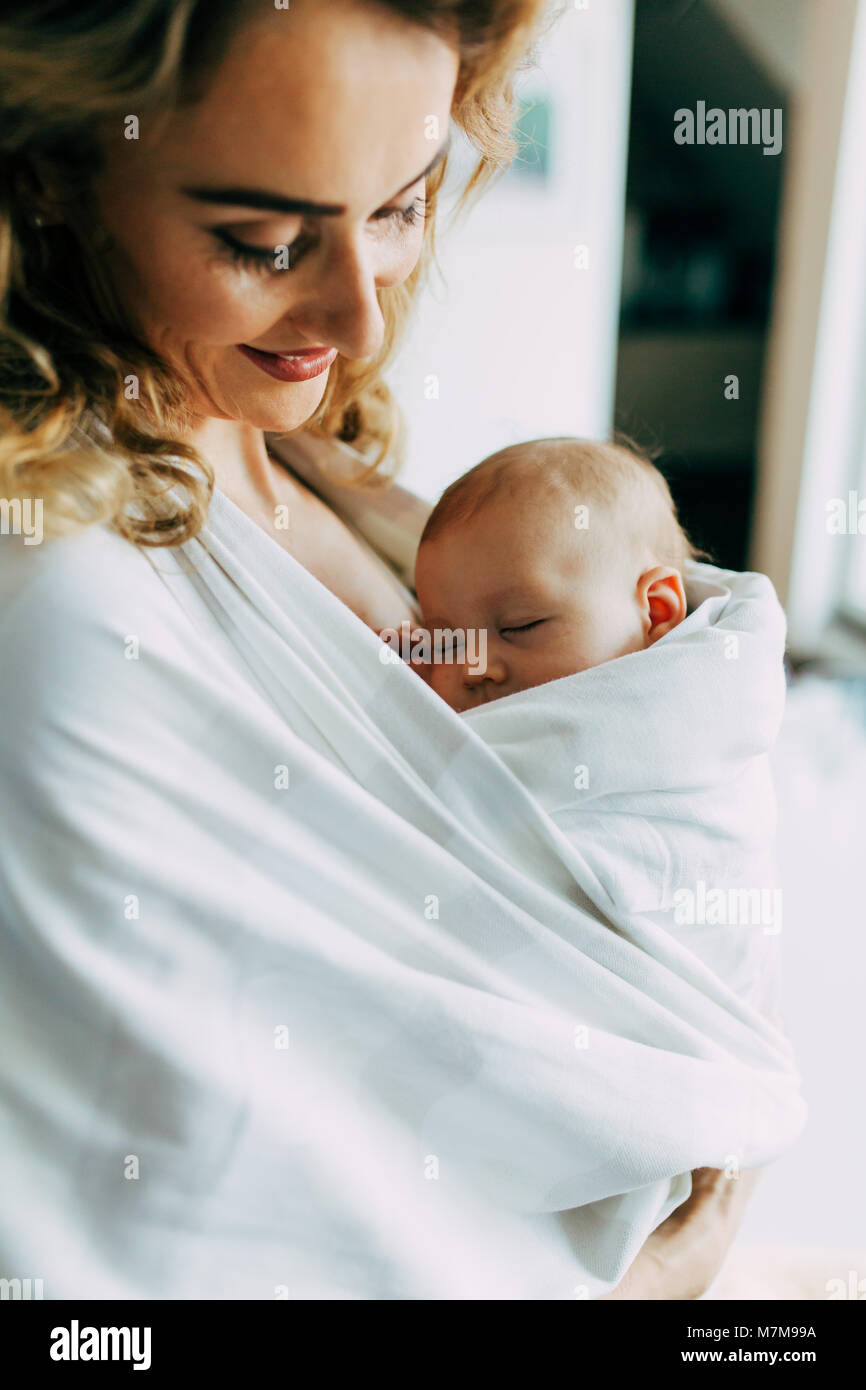 Brunette mom hi-res stock photography and images - Alamy