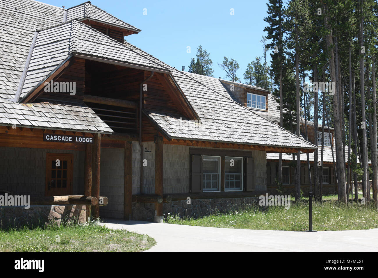 Yellowstone canyon lodge hi-res stock photography and images - Alamy