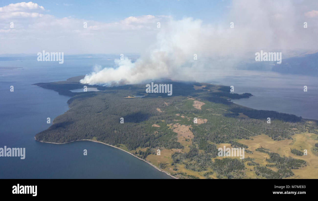 Alder fire looking north -- Wildfire fire Stock Photo - Alamy