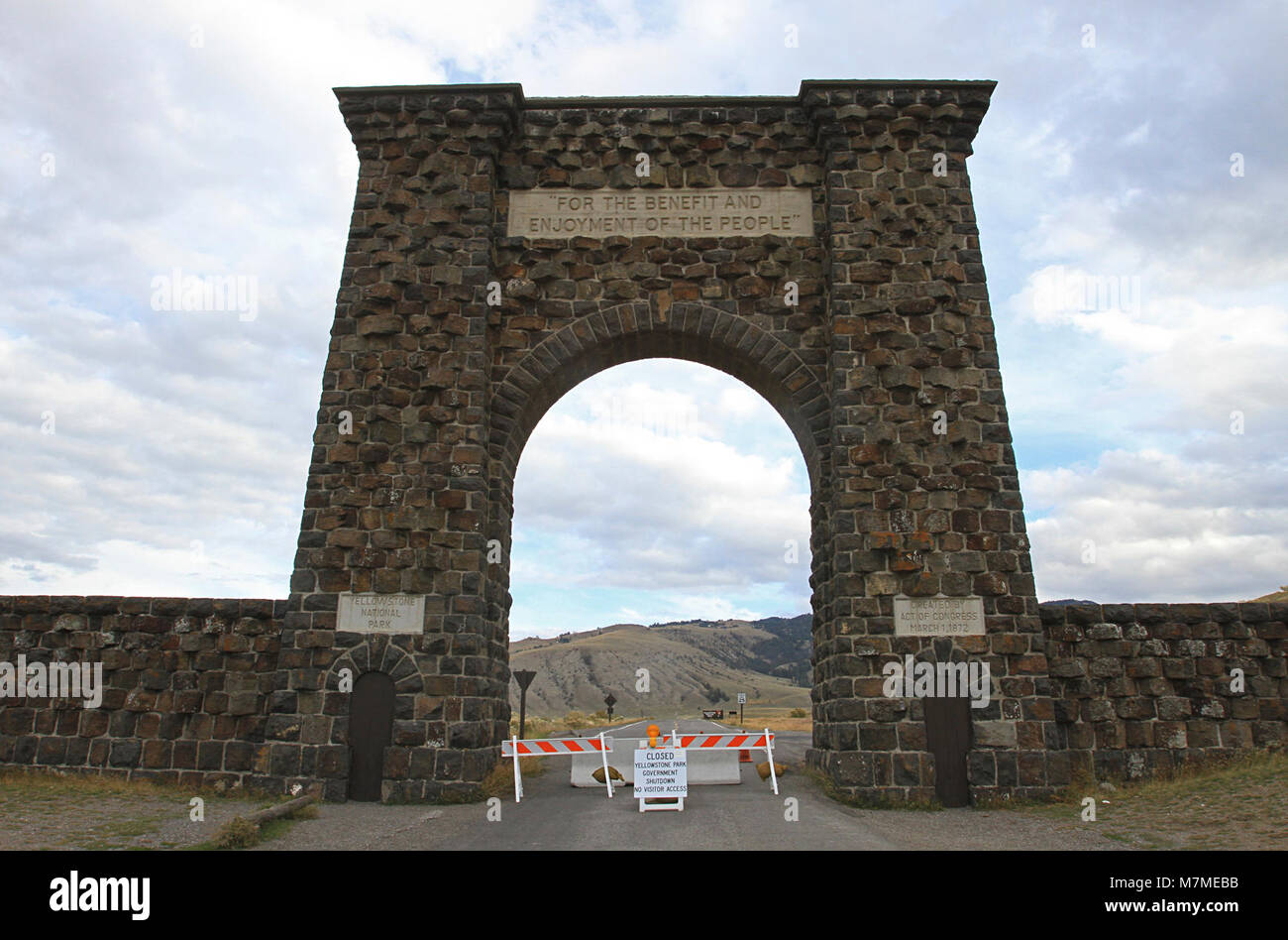 Roosevelt Arch during government shutdown Roosevelt Arch at Yellowstone ...
