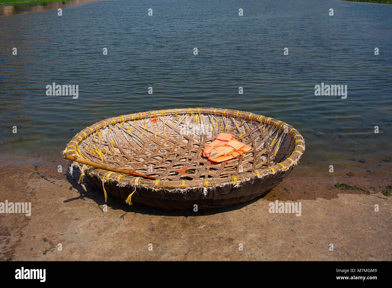 Round boat hi-res stock photography and images - Alamy