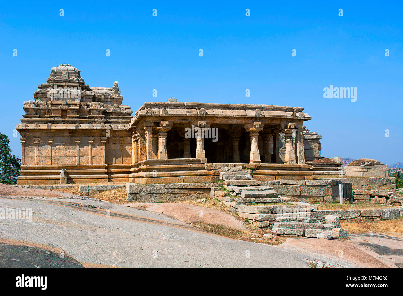 Shiva temple, Hemakuta Hill, Hampi, Karnataka, India. Sacred Center ...