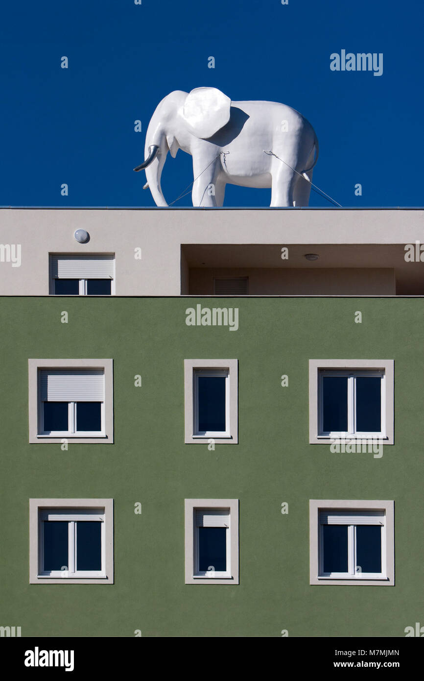 Elephant house animal house plastic hi-res stock photography and images ...