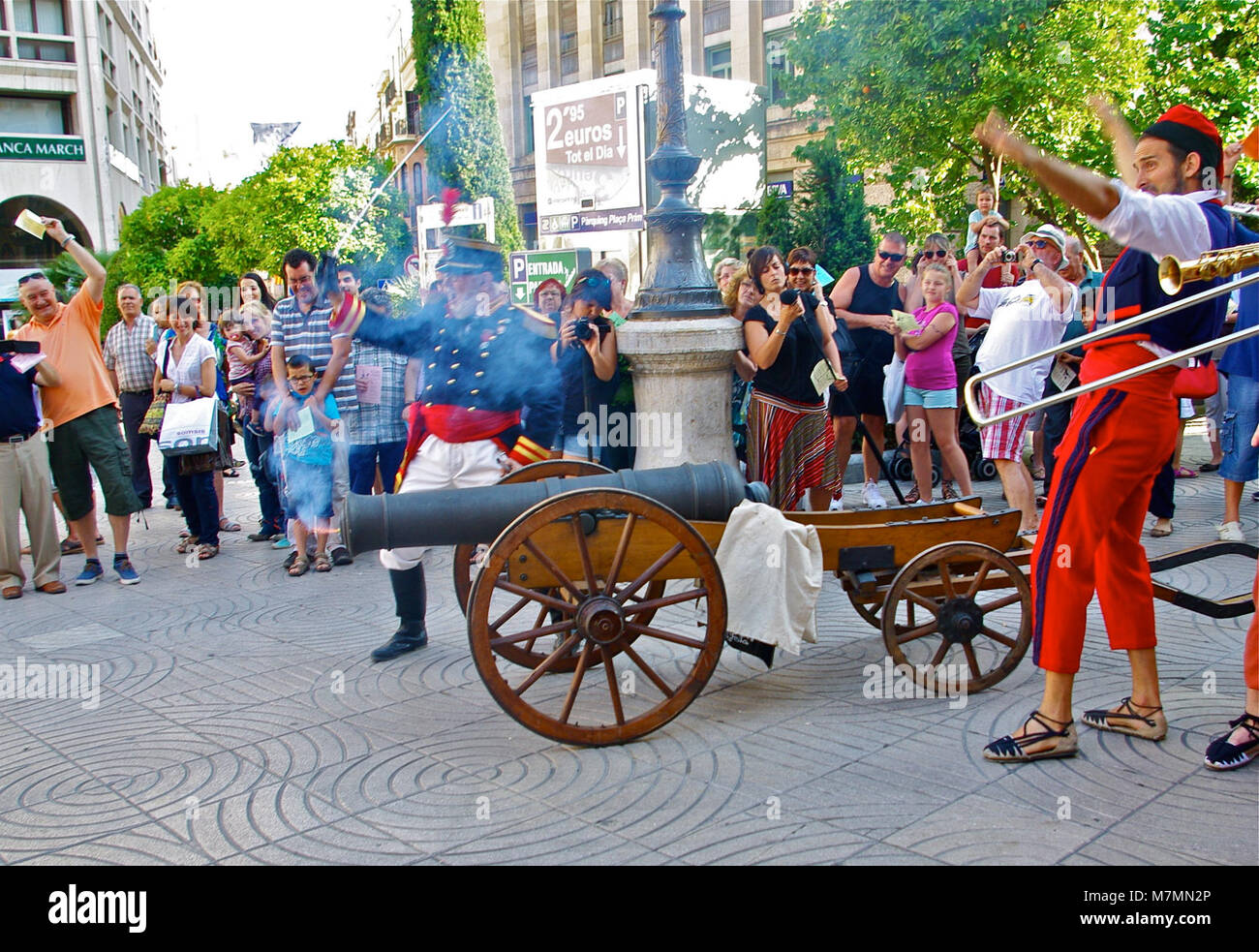 Catalan folk dance hi-res stock photography and images - Alamy