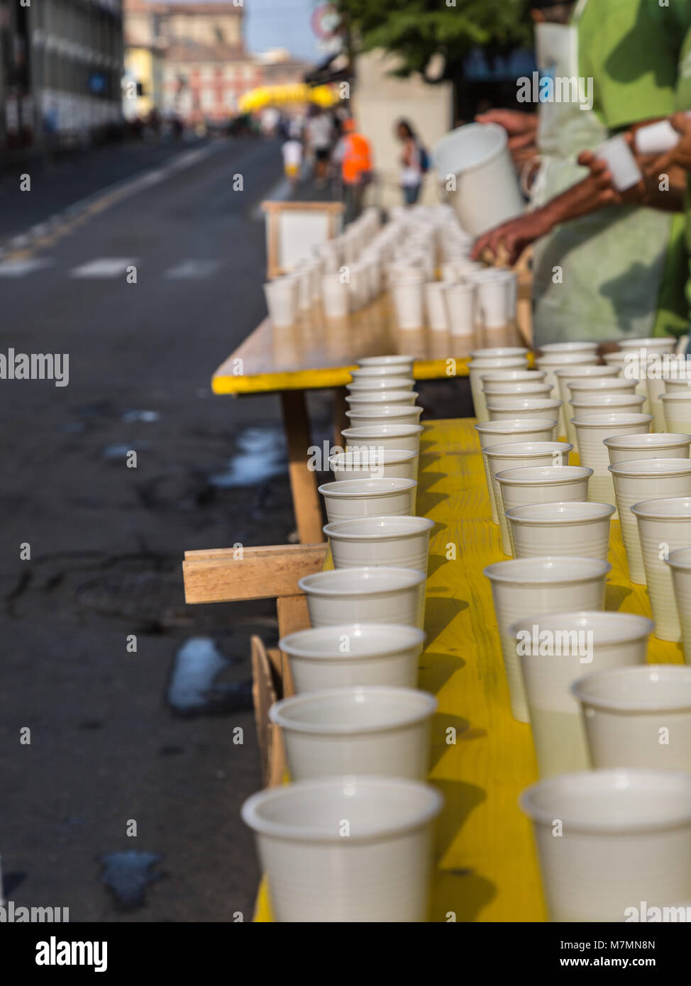 Marathon water table hi-res stock photography and images - Alamy