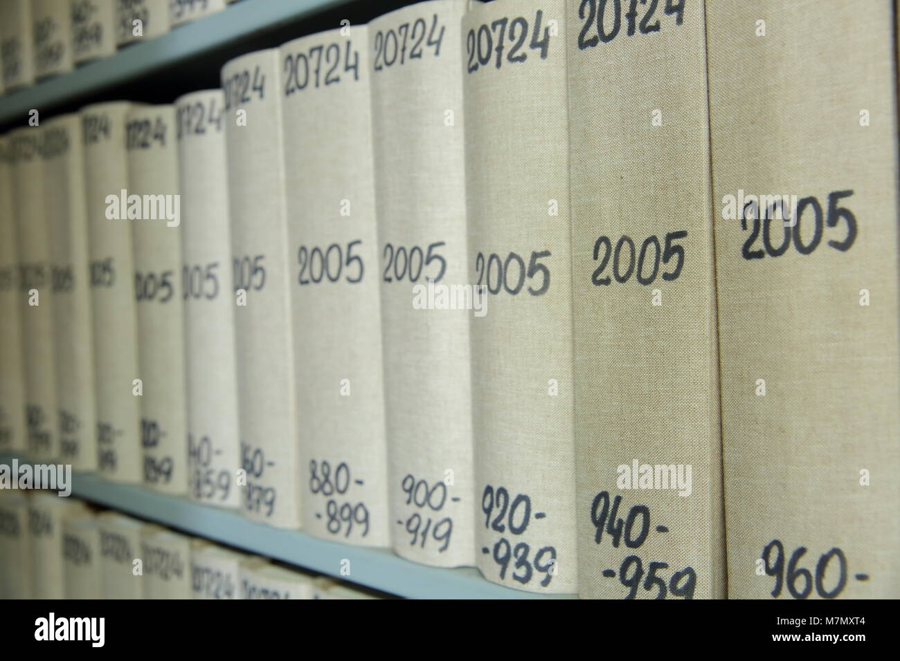 Cataloging library hi-res stock photography and images - Alamy