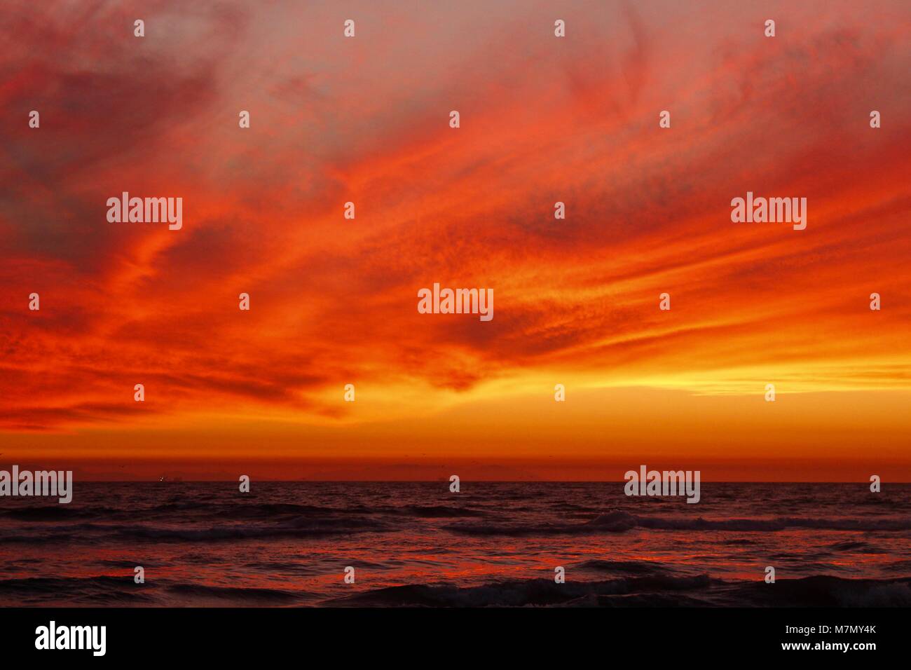 Colorful beach sunset clouds hi-res stock photography and images - Alamy