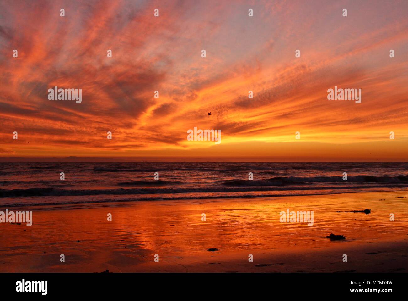 Colorful beach sunset clouds hi-res stock photography and images - Alamy