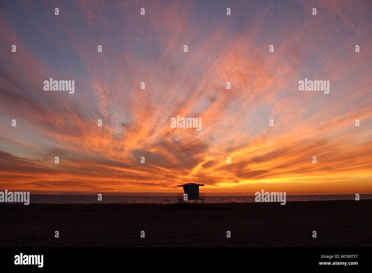 Sunset in beautiful beach hi-res stock photography and images - Alamy