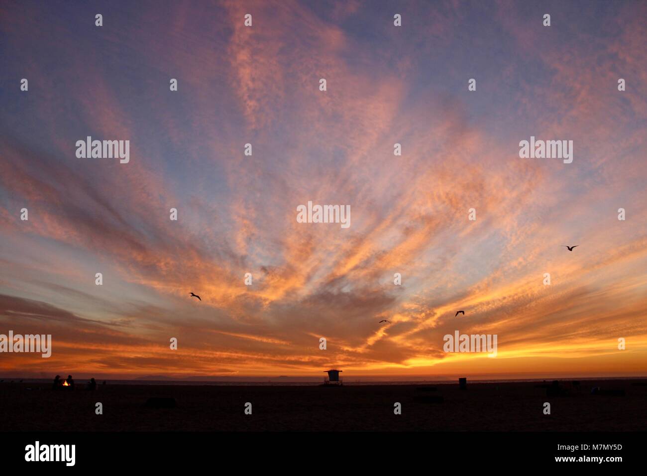 Colorful beach sunset clouds hi-res stock photography and images - Alamy