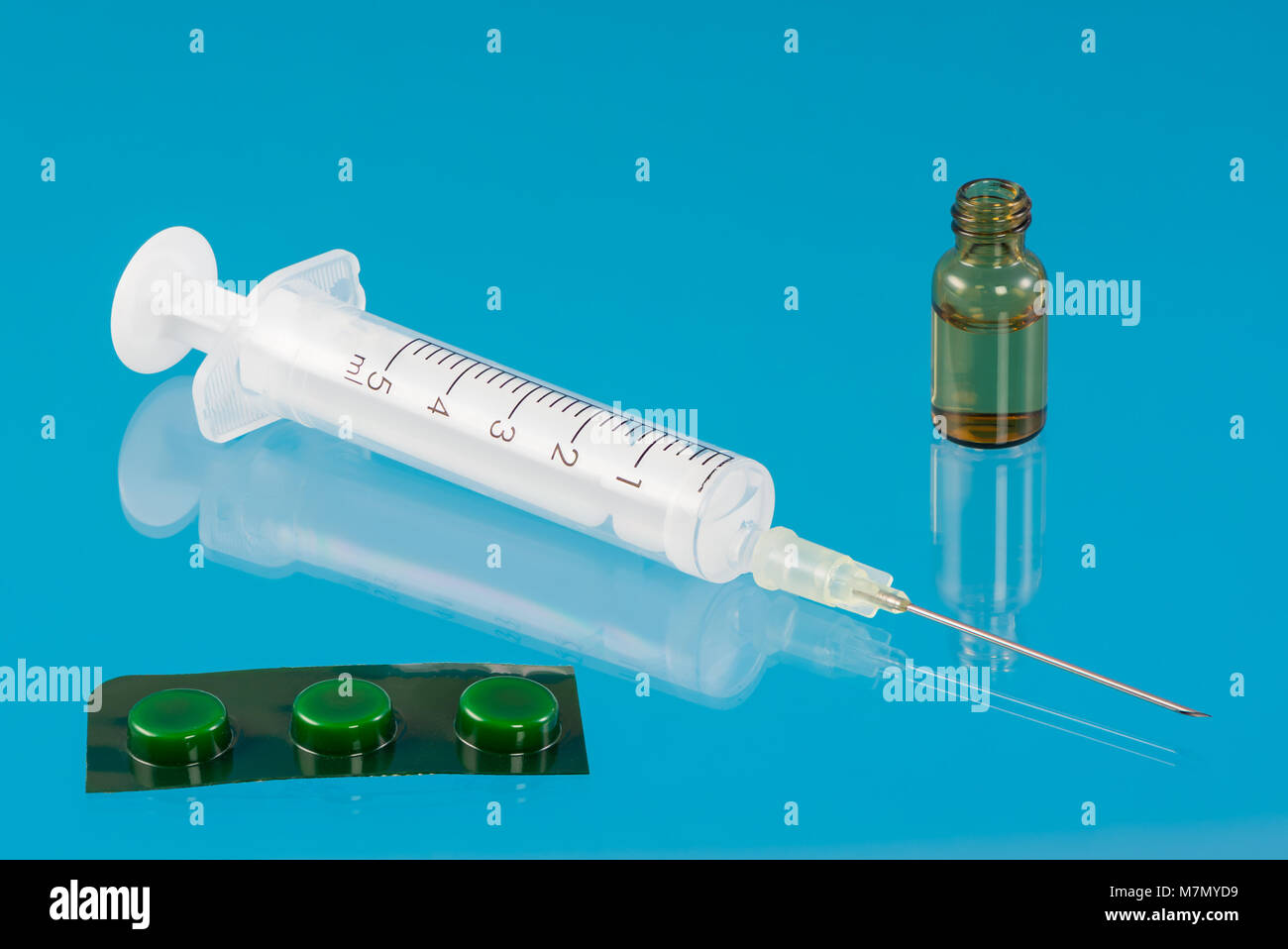 Tablets injection hi-res stock photography and images - Alamy