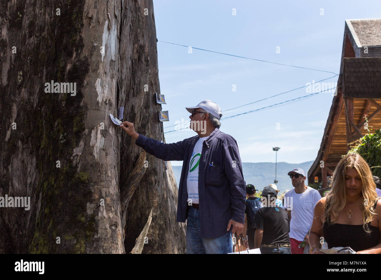 Reading notice board hi-res stock photography and images - Alamy